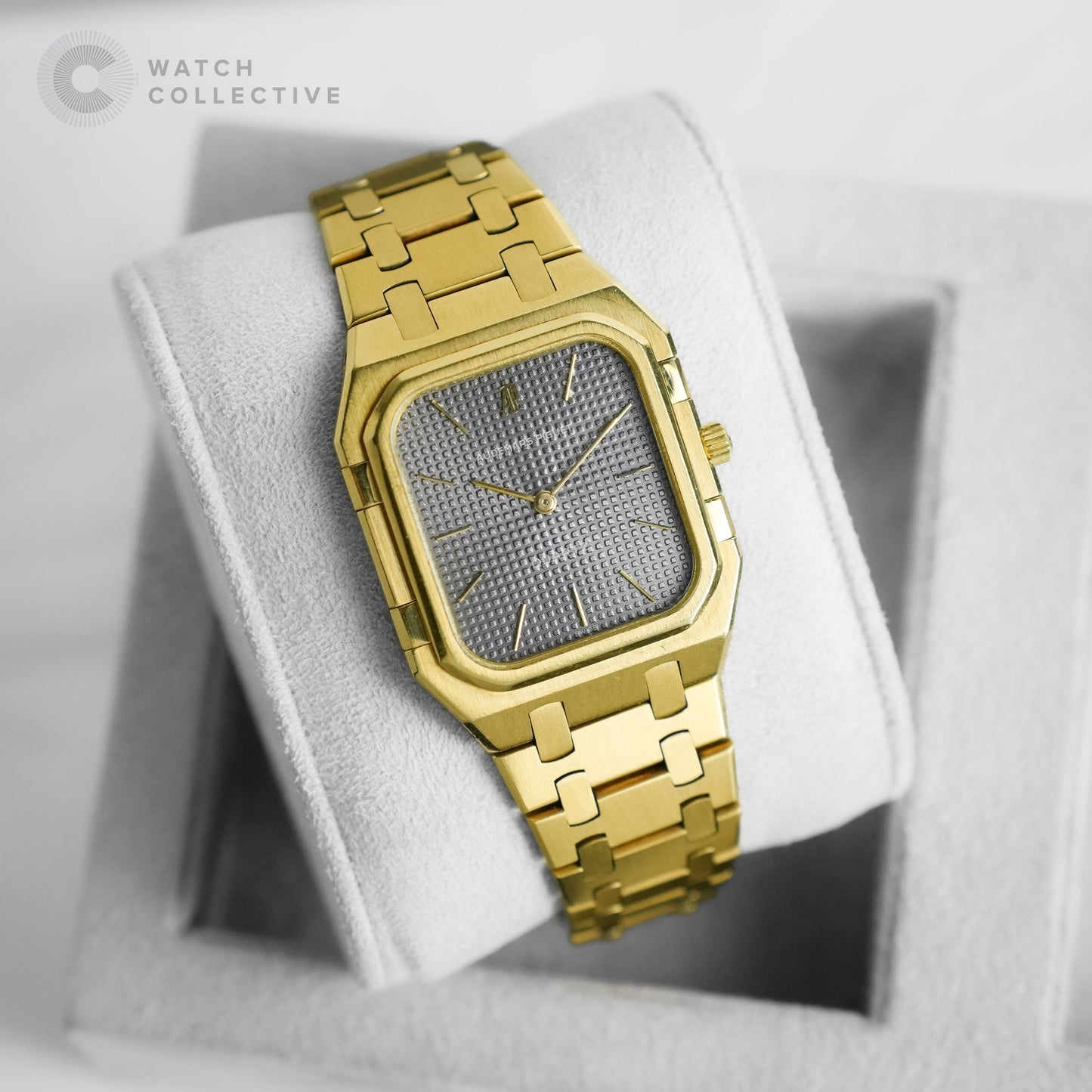 Audemars Piguet | Royal Oak Jumbo 18k yellow gold 32mm quartz 6005BA ...